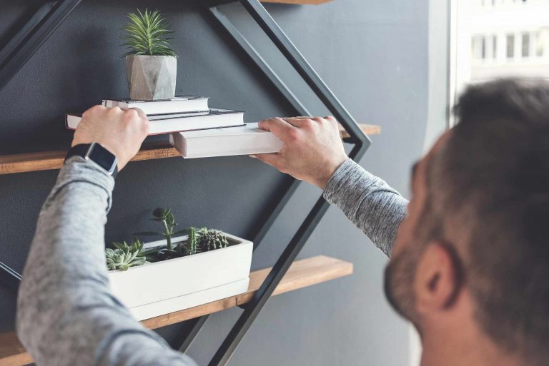 Phrasal verbs: czasowniki frazowe z PUT | put something on, put sth ...